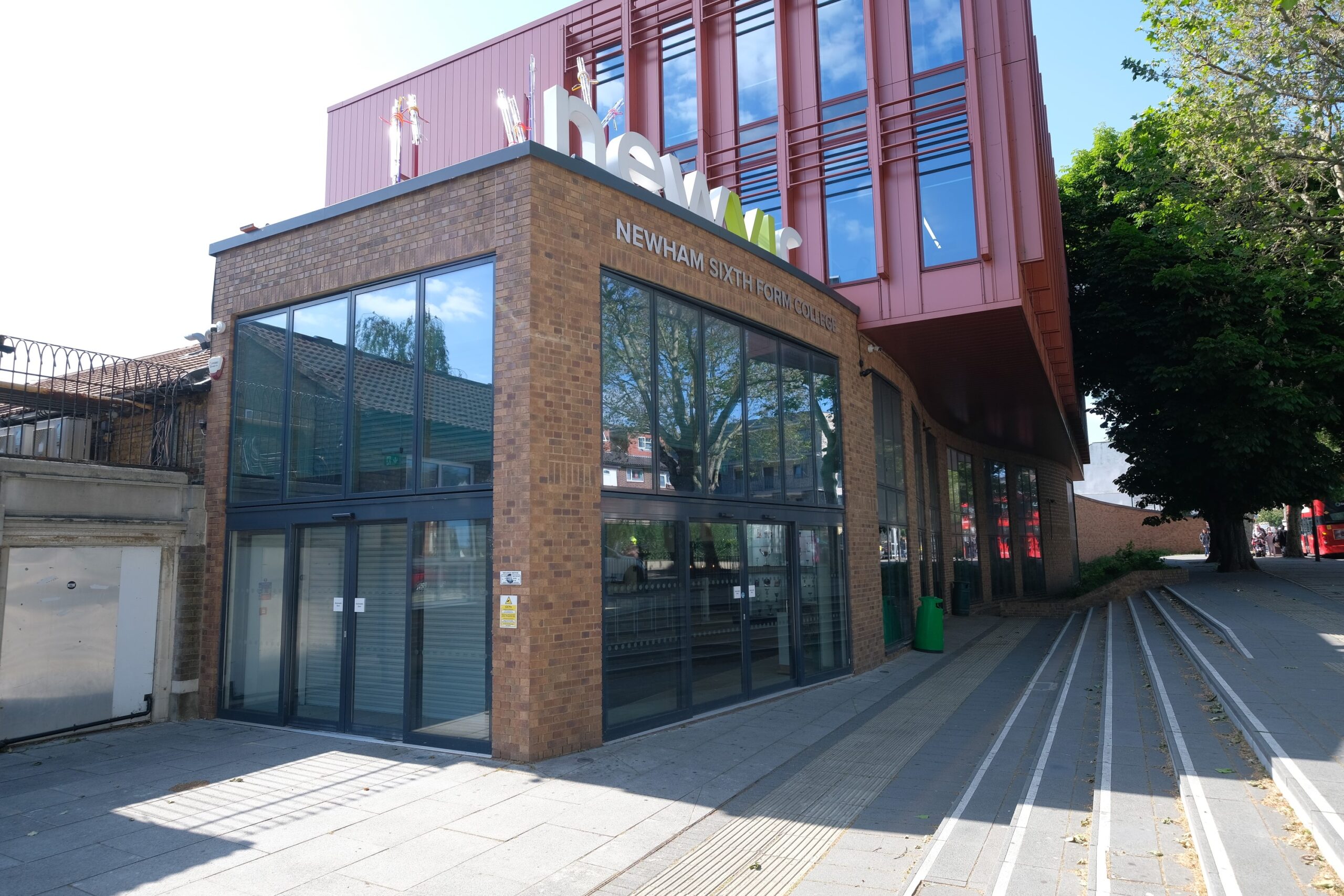 Newham 6th Form College - Woodland Corporate Interiors Ltd